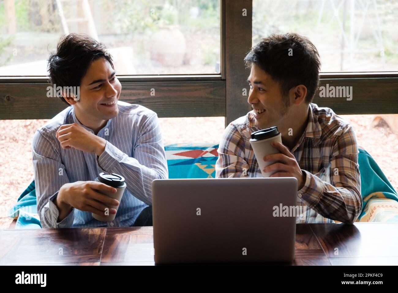 Men talking in a cafe Stock Photo - Alamy