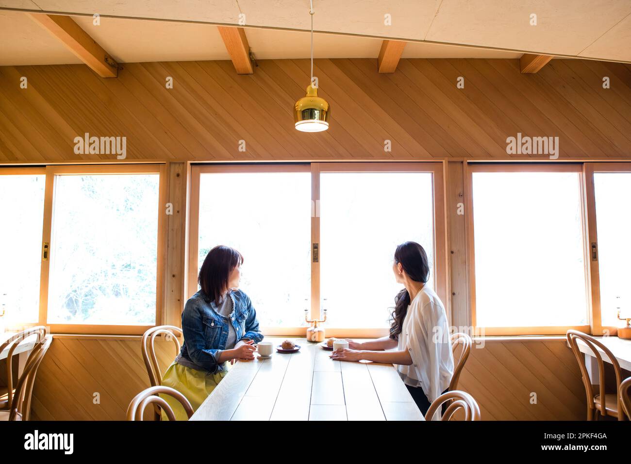 Women talking at a café Stock Photo - Alamy