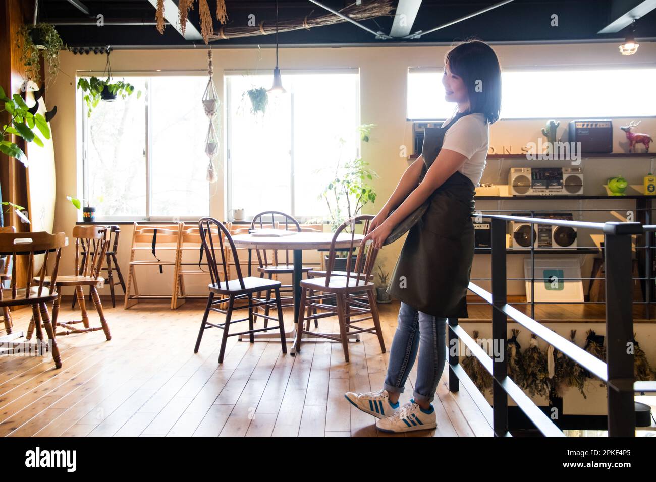 Cafe worker hi-res stock photography and images - Alamy