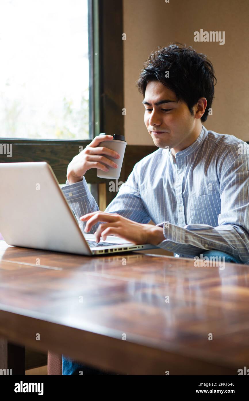 Men using computers at a café Stock Photo - Alamy