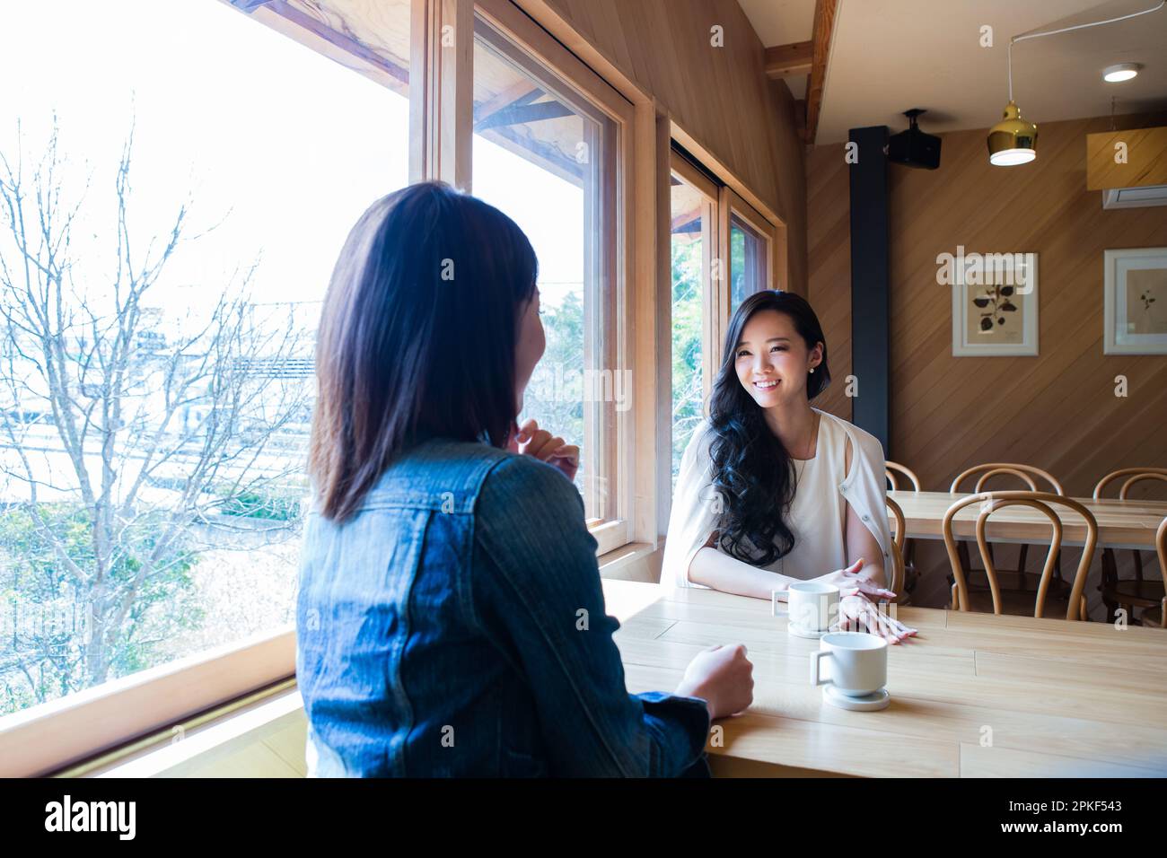 Women talking in a cafe Stock Photo - Alamy