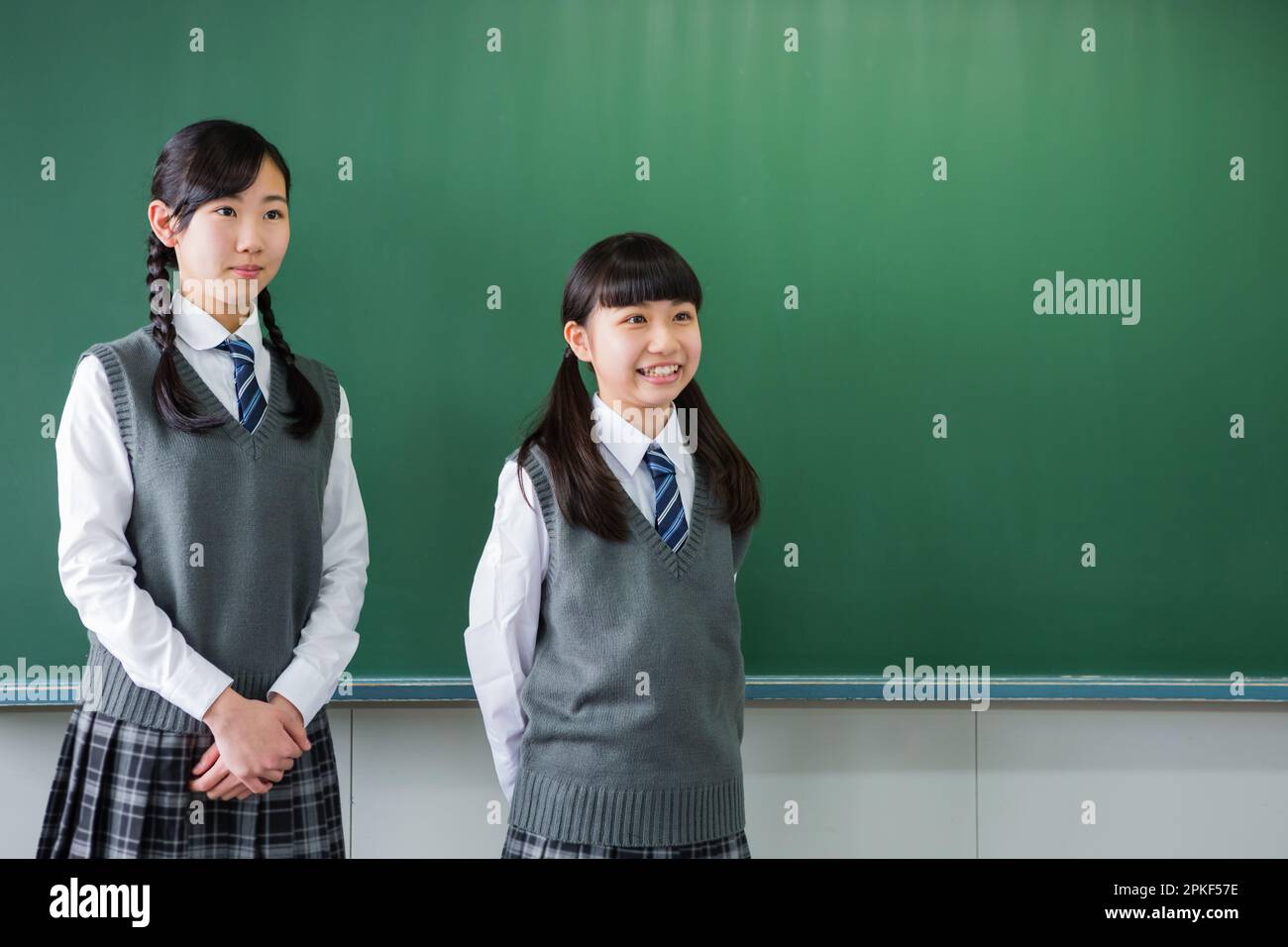 Junior high school girls who are good friends Stock Photo - Alamy