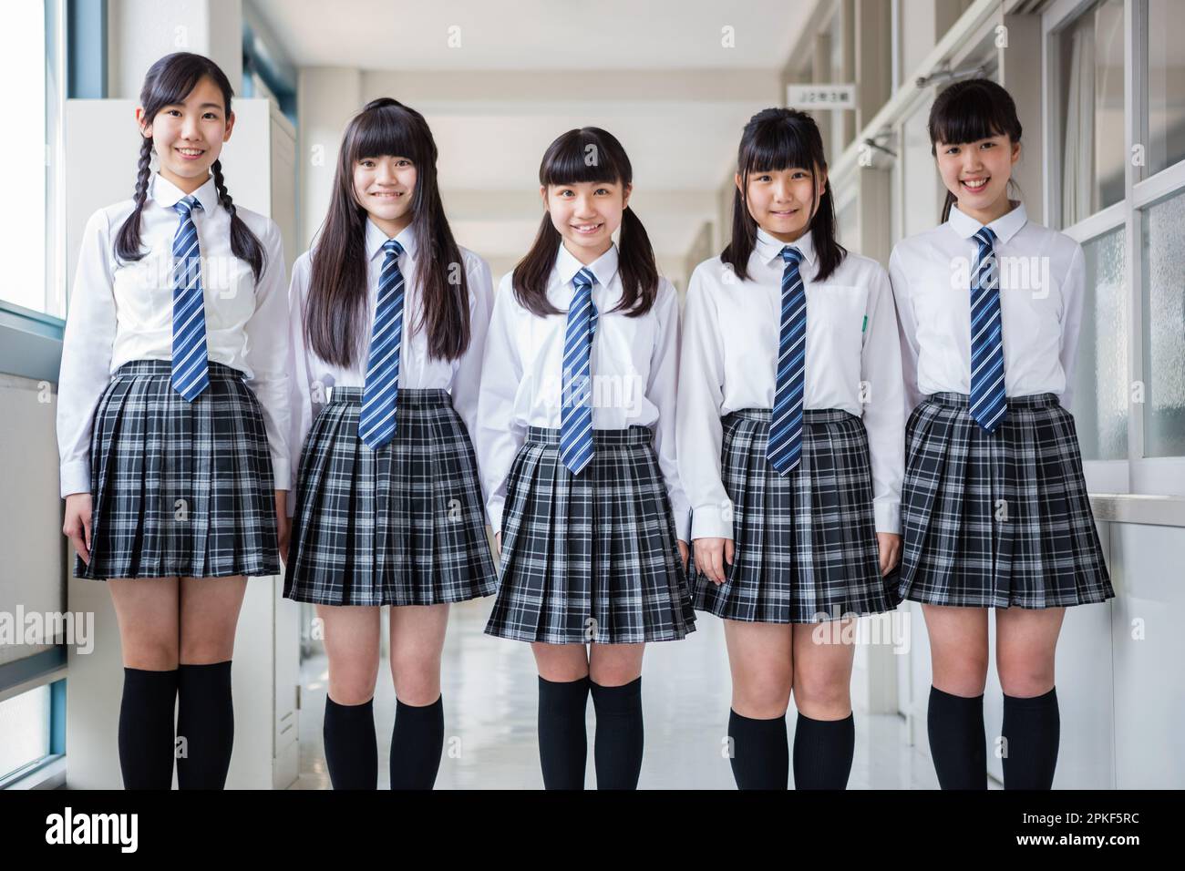 Junior high school girls who are good friends Stock Photo - Alamy