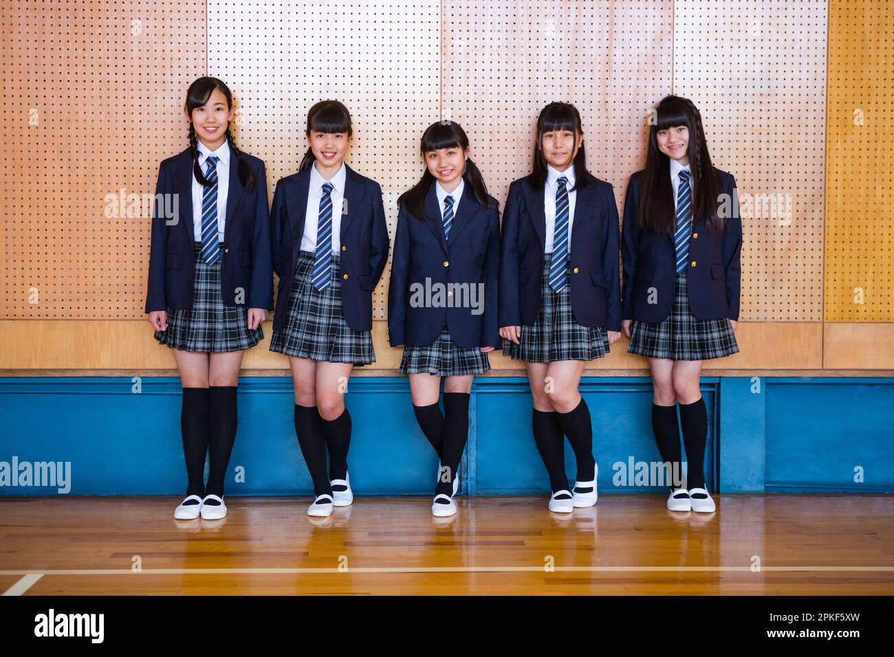Junior High School Girls Getting Along Stock Photo - Alamy