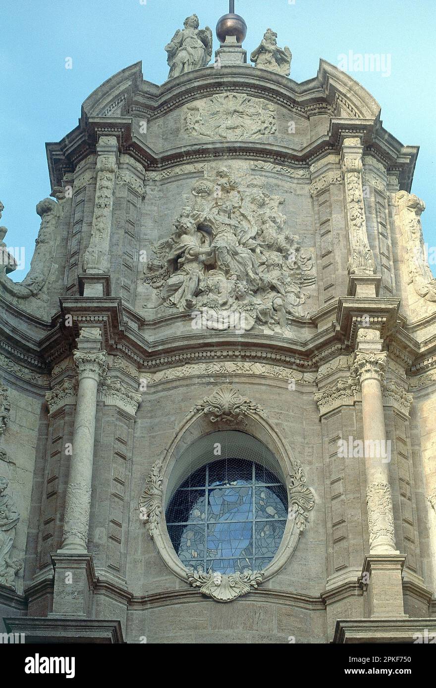 PARTE SUPERIOR DE LA PUERTA DE LOS HIERROS - SIGLO XVIII - BARROCO ...