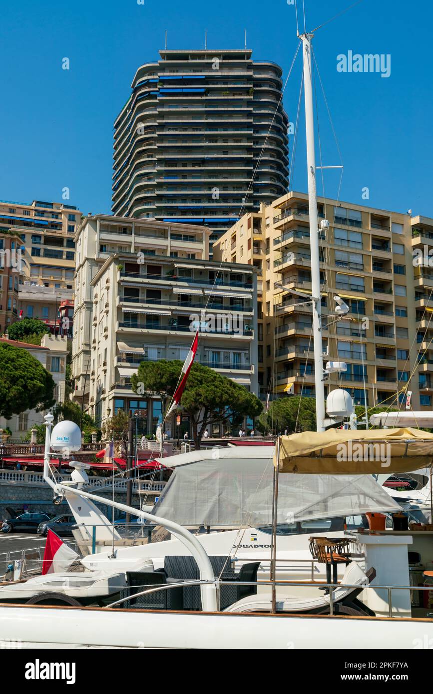 Boats docked modern marina hi-res stock photography and images - Alamy