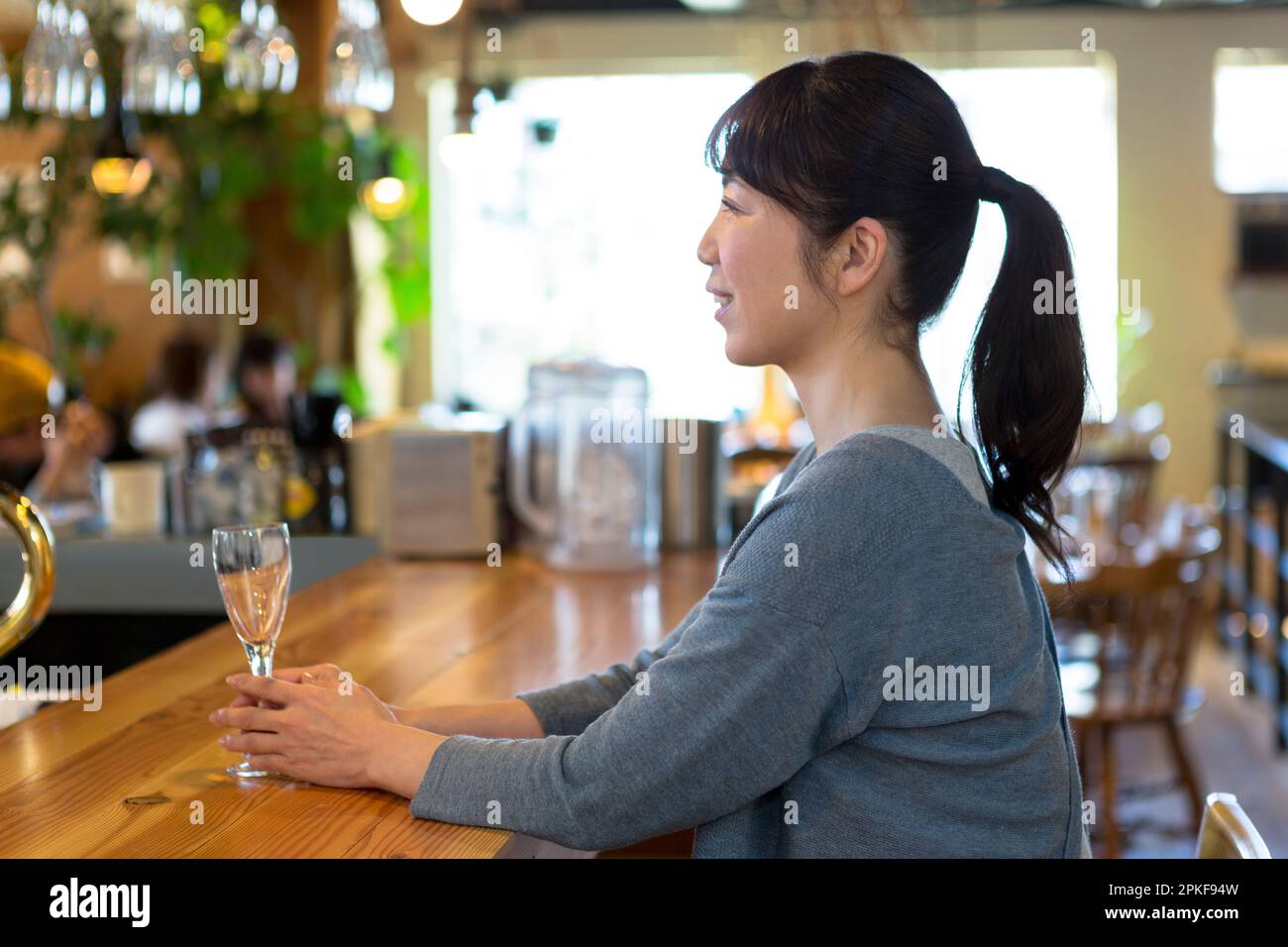 Alone counter hi-res stock photography and images - Alamy