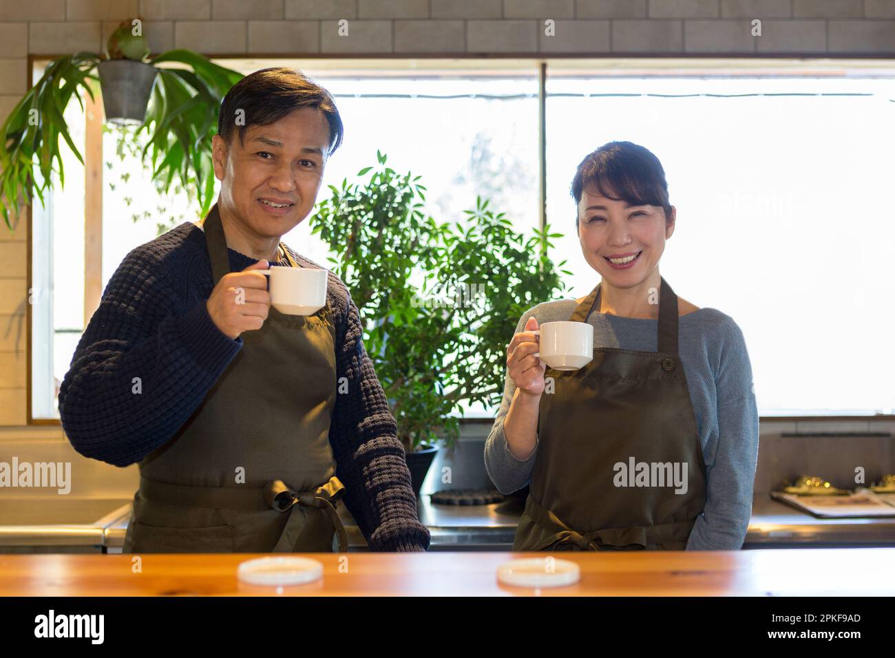 Woman standing café counter hi-res stock photography and images - Alamy