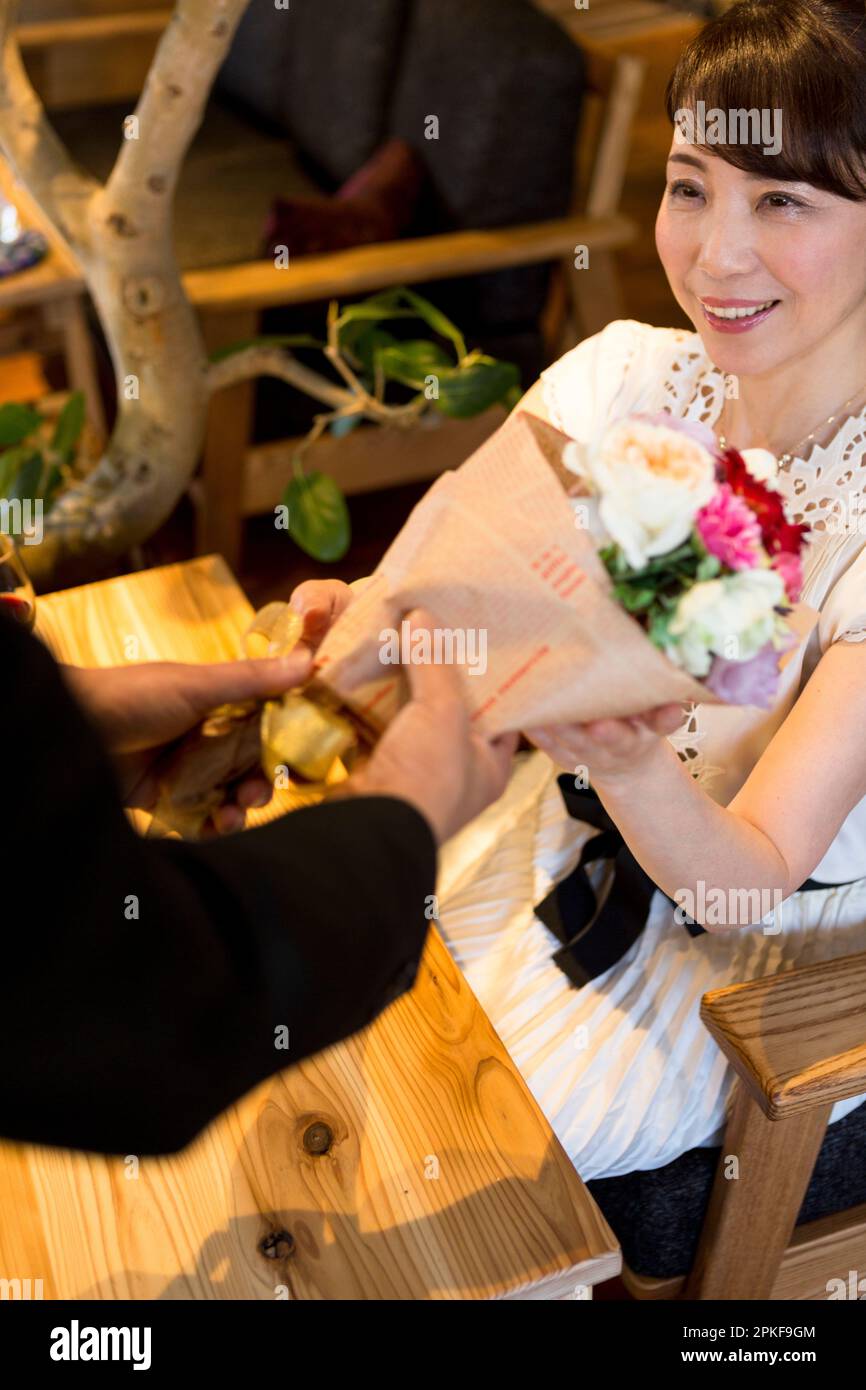 Talking bouquet hi-res stock photography and images - Alamy