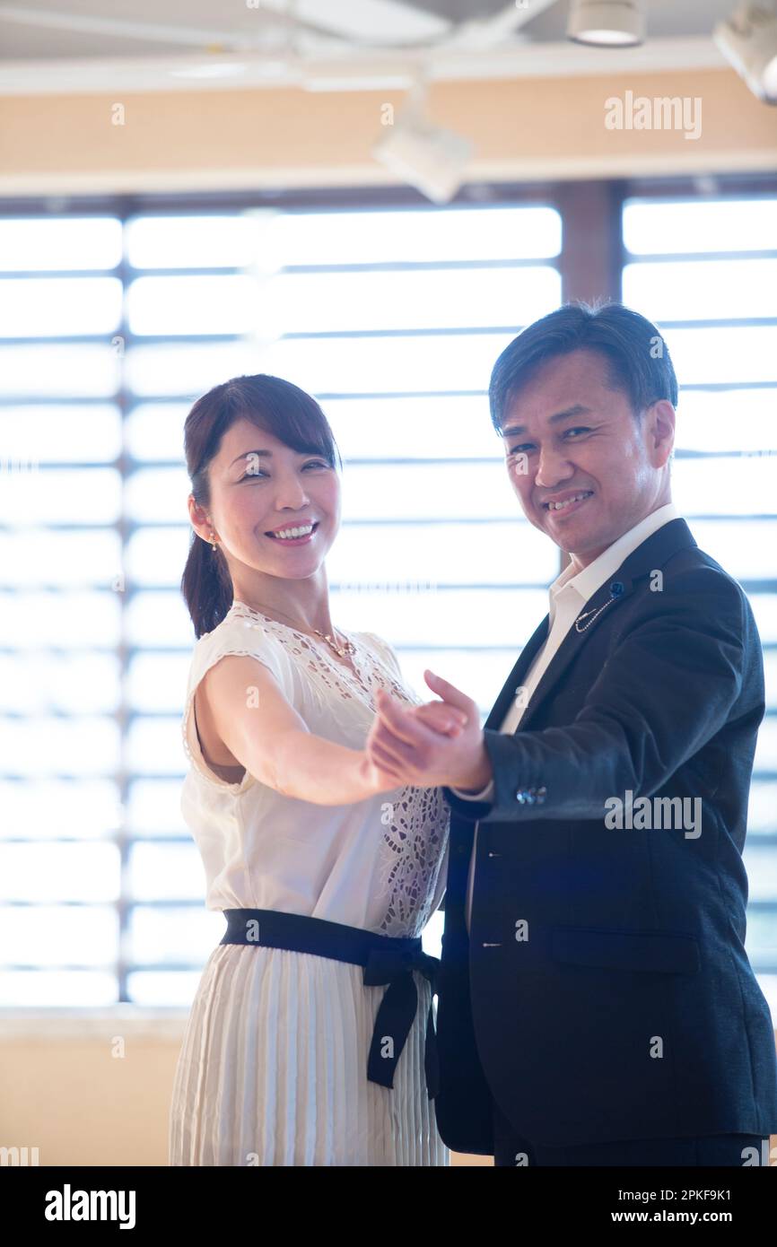 Ballroom dancing couple Stock Photo - Alamy