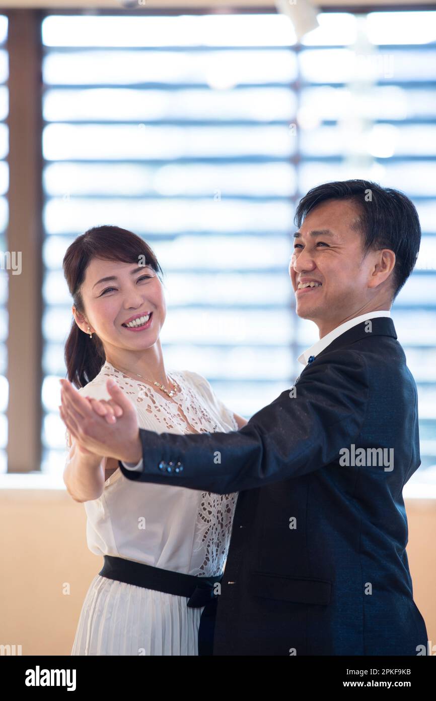 Ballroom dancing couple Stock Photo - Alamy