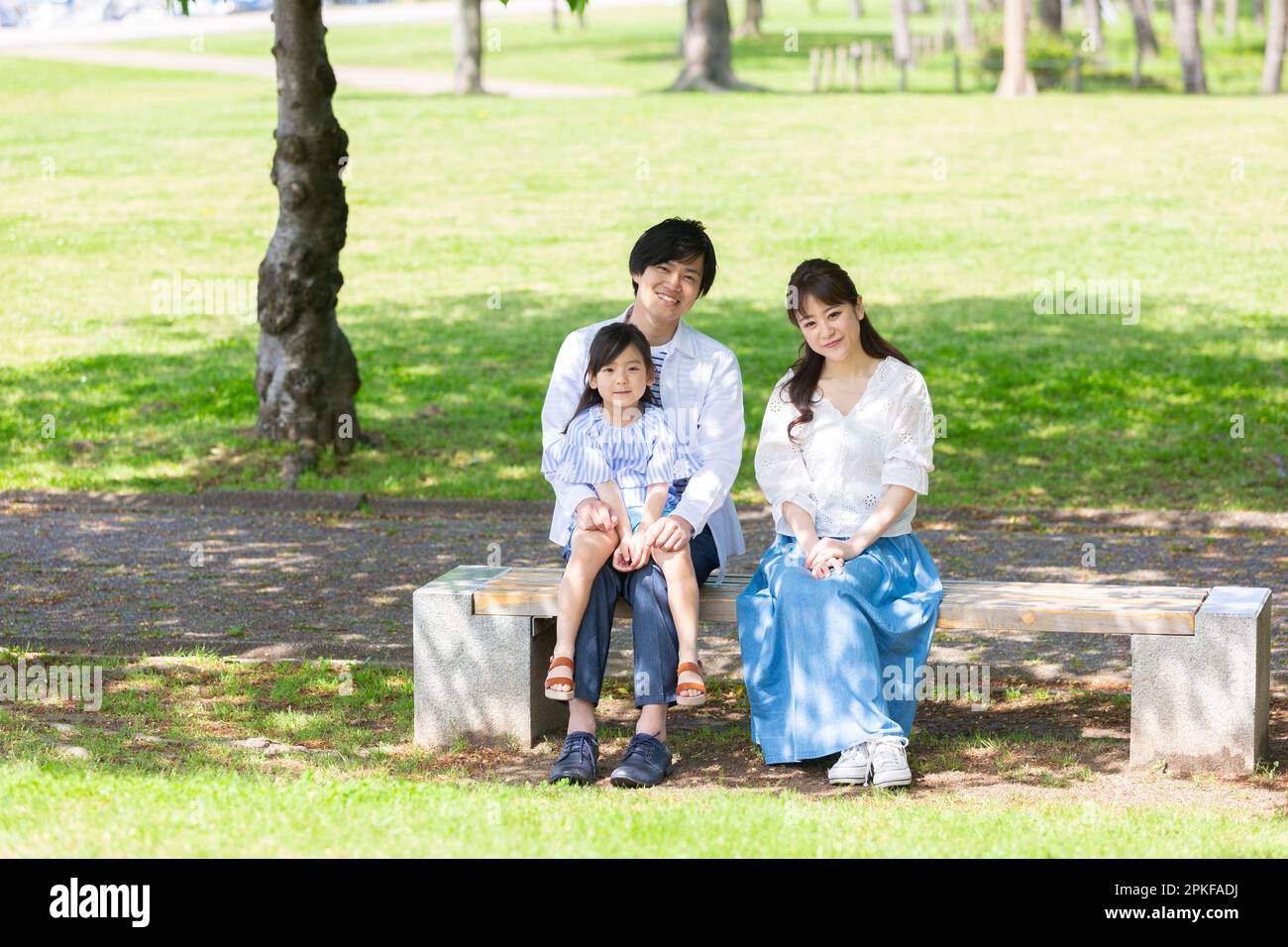 School children sitting on bench hi-res stock photography and images ...