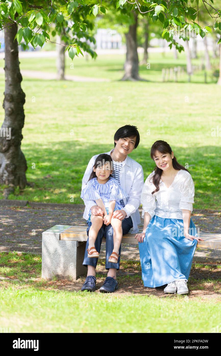 School children sitting on bench hi-res stock photography and images ...