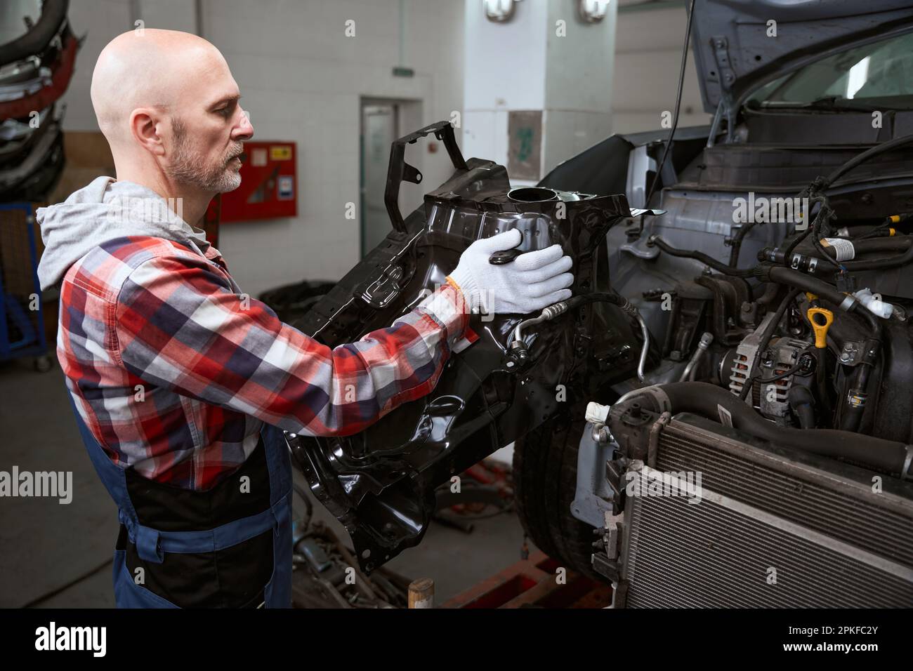 Dismantled car restoration hi-res stock photography and images - Alamy