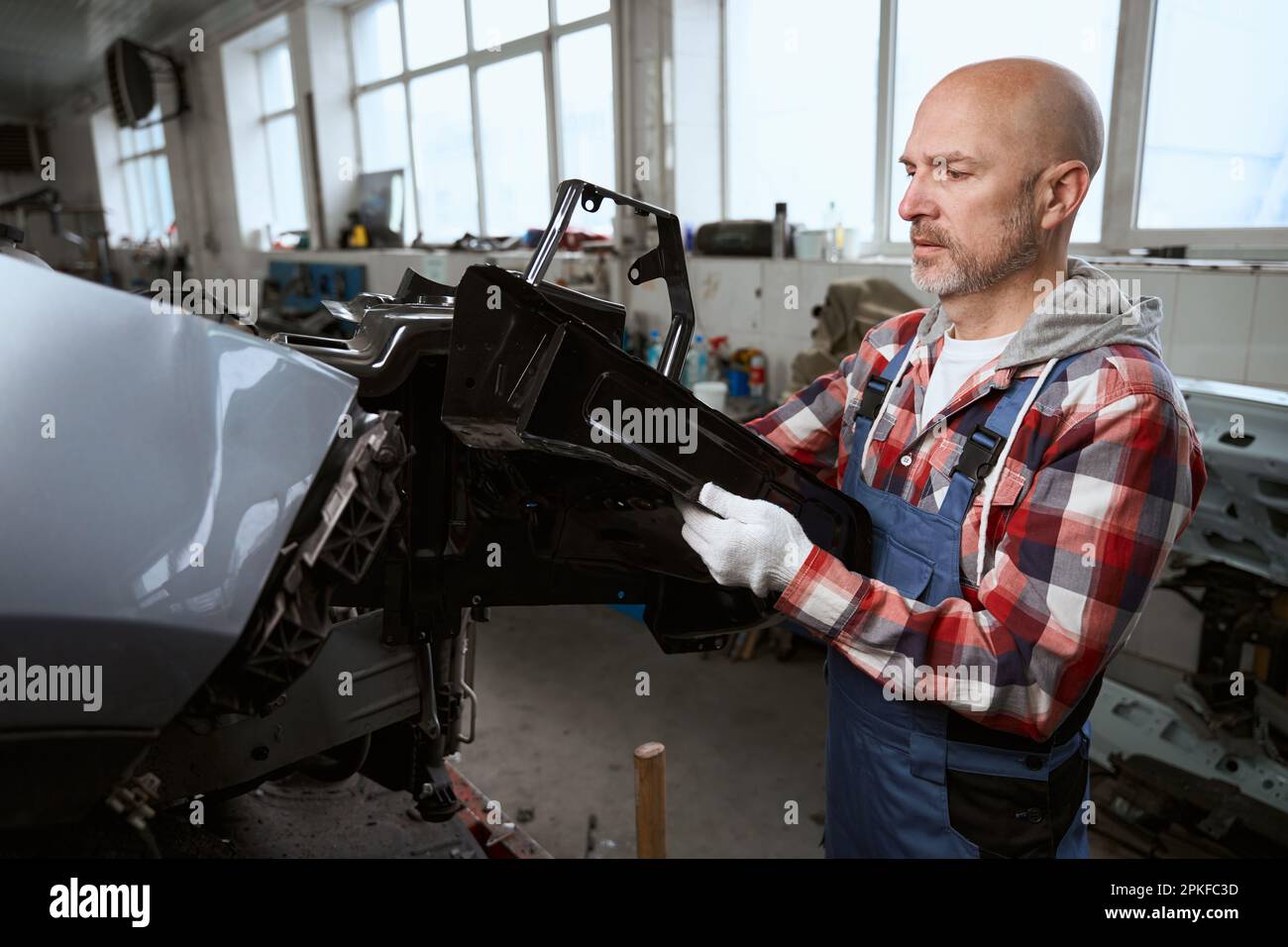 Car body parts manufacturing hi-res stock photography and images - Alamy