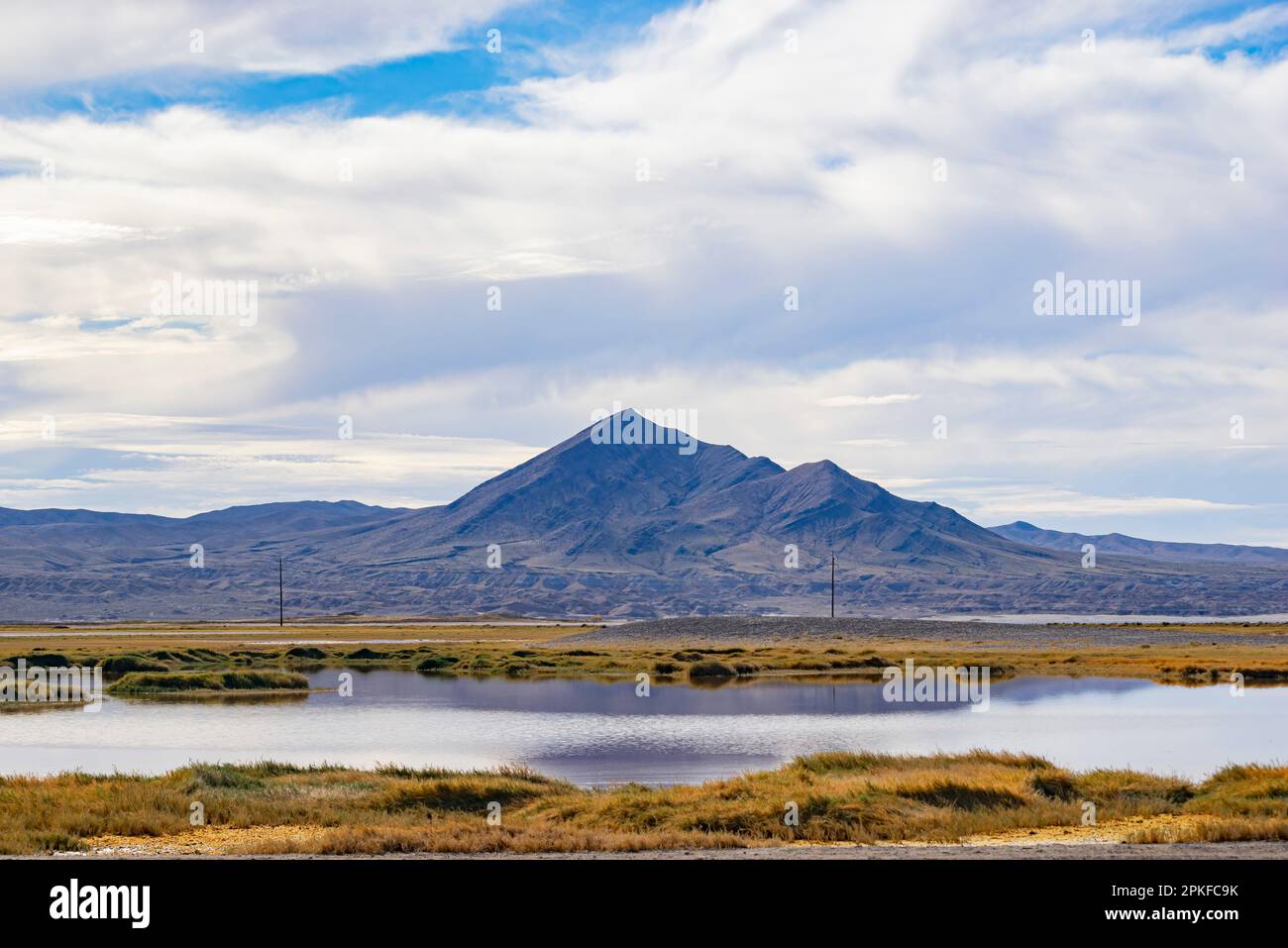 Sunny view of the landscape of Grimshaw Lake at Tecopa, California ...