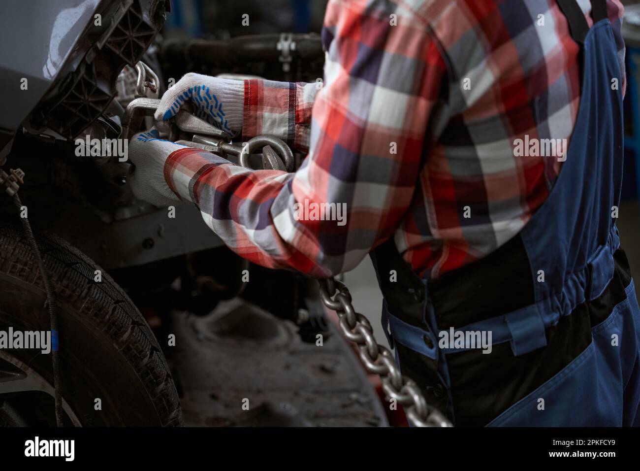 Attaches the chain hi-res stock photography and images - Alamy