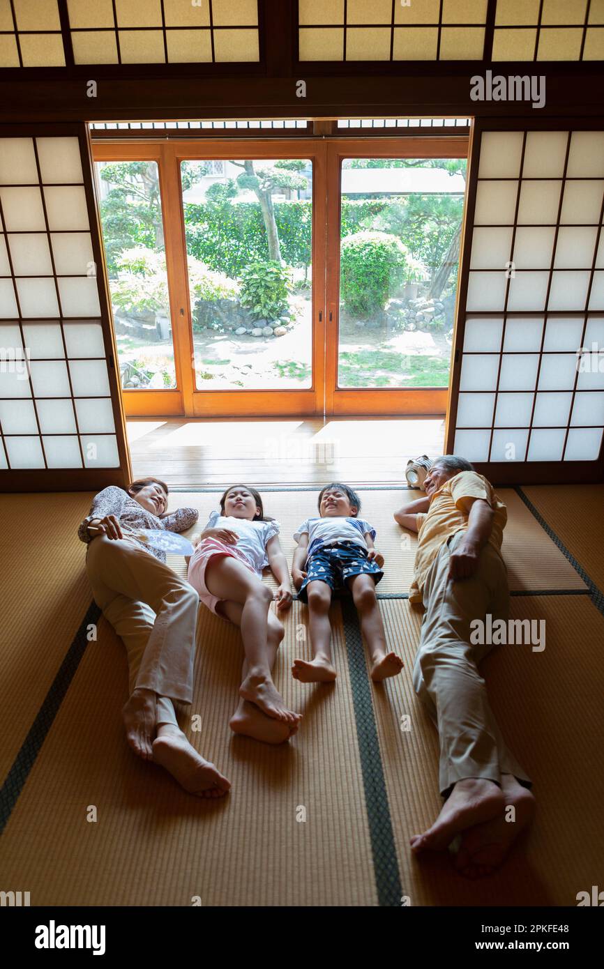 Grandparents and grandchildren taking a nap in Japanese-style room ...