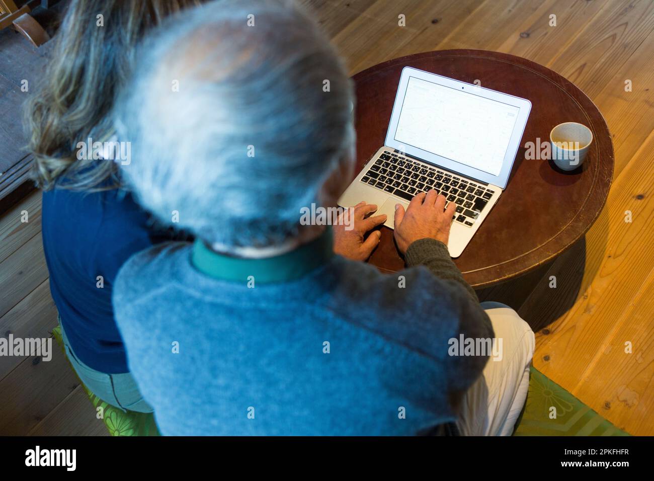 Asian grandfather computer hi-res stock photography and images - Alamy