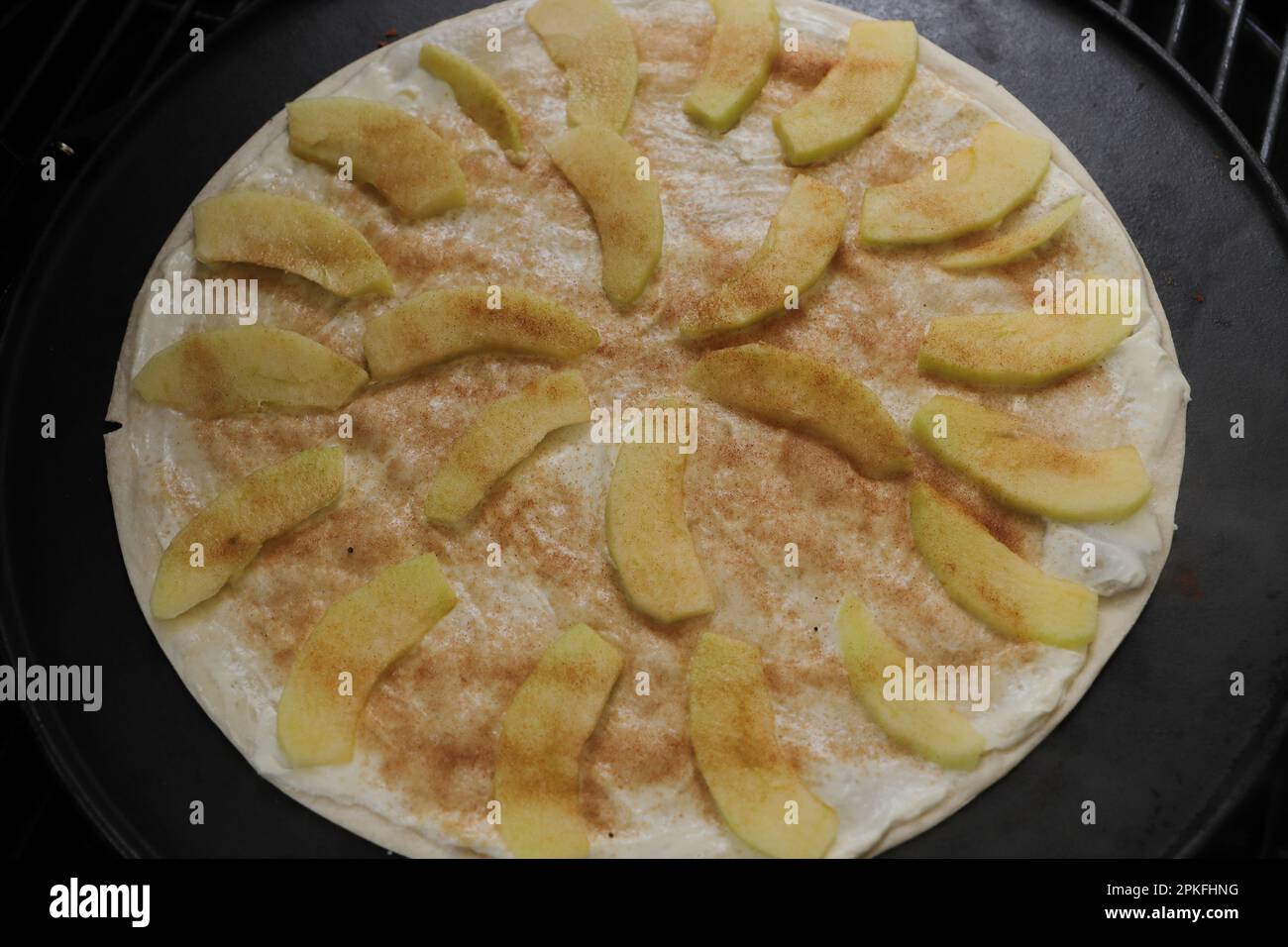 Apple flambe hi-res stock photography and images - Alamy