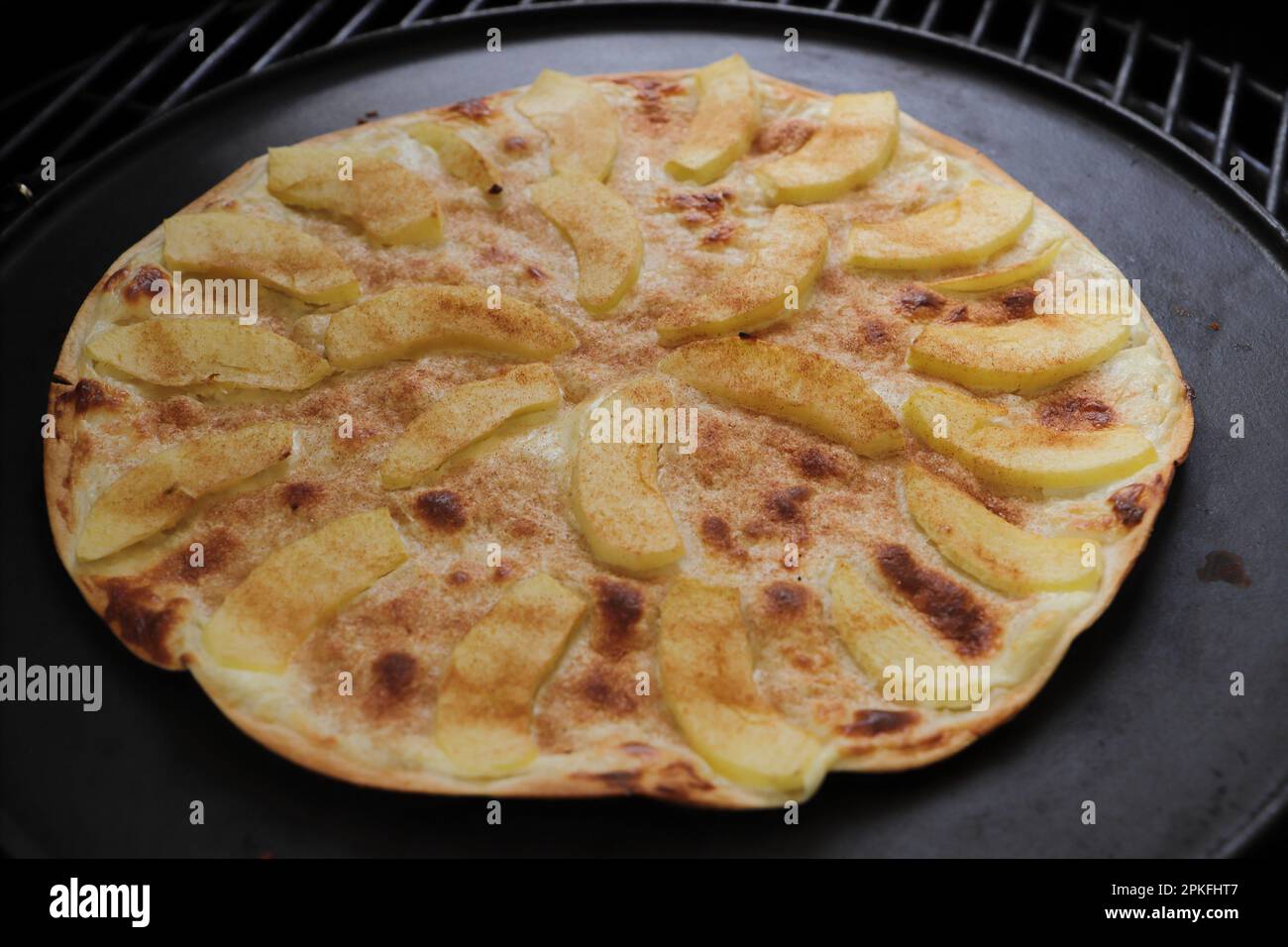 Apple flambe hi-res stock photography and images - Alamy