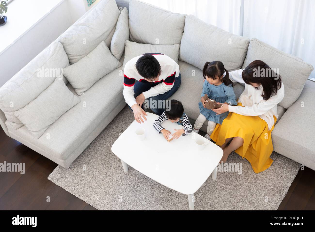 Family low hi-res stock photography and images - Alamy