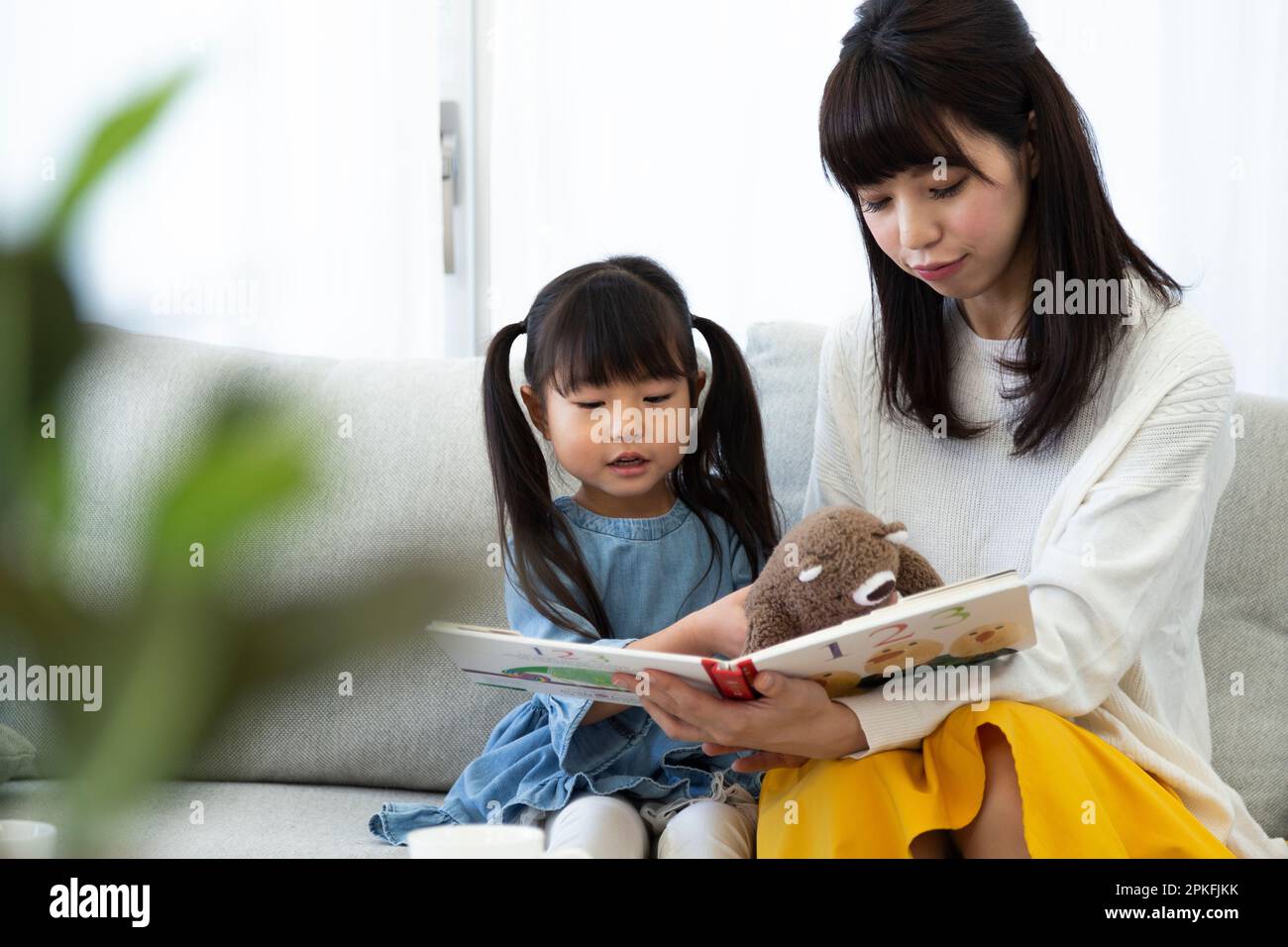 Family group pictured hi-res stock photography and images - Alamy