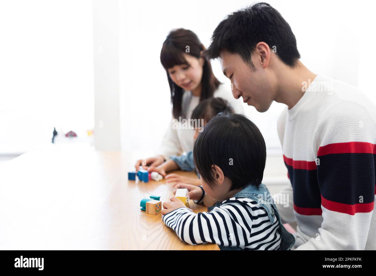 Young family building blocks hi-res stock photography and images - Alamy