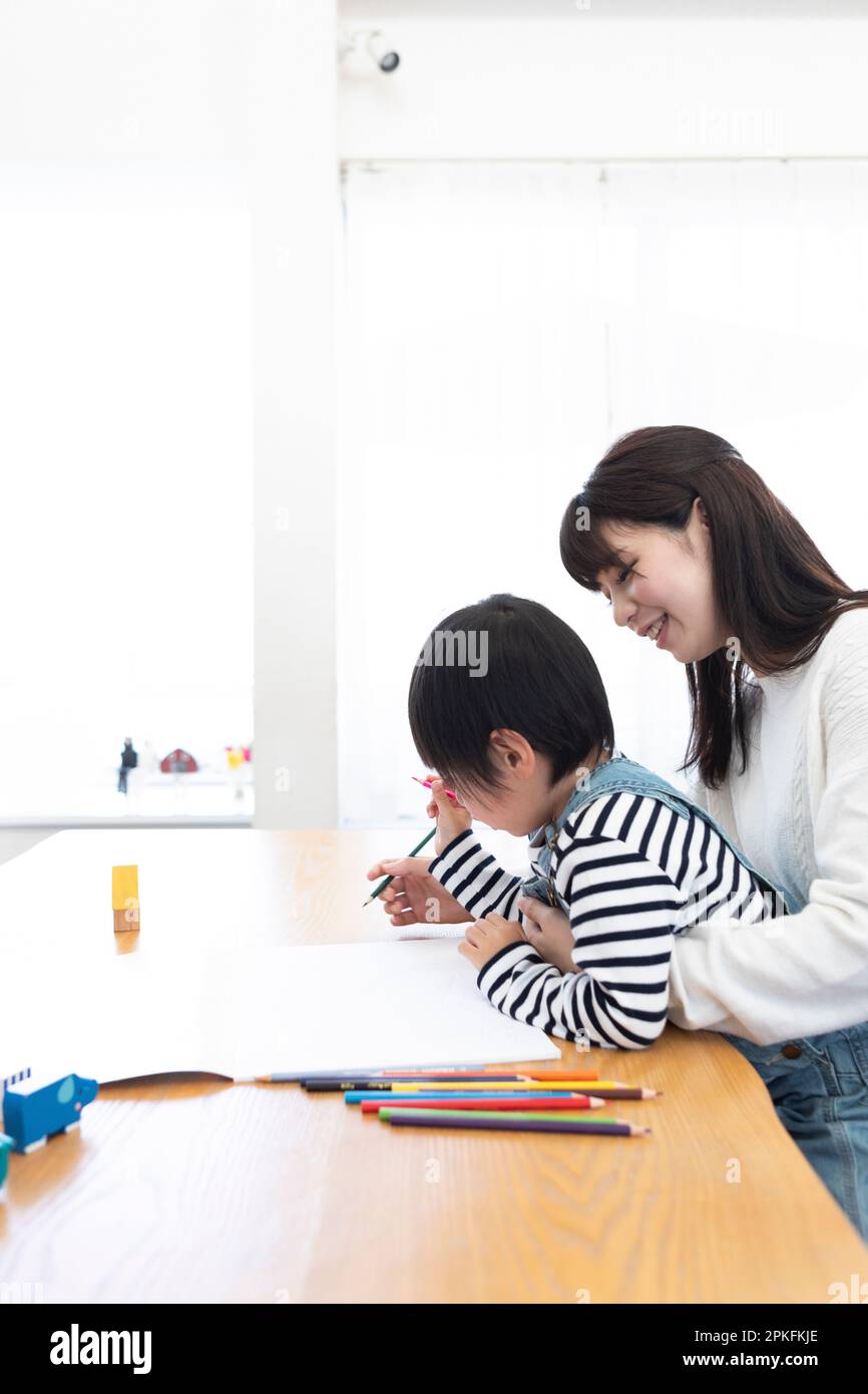 Parent toddler painting hi-res stock photography and images - Alamy