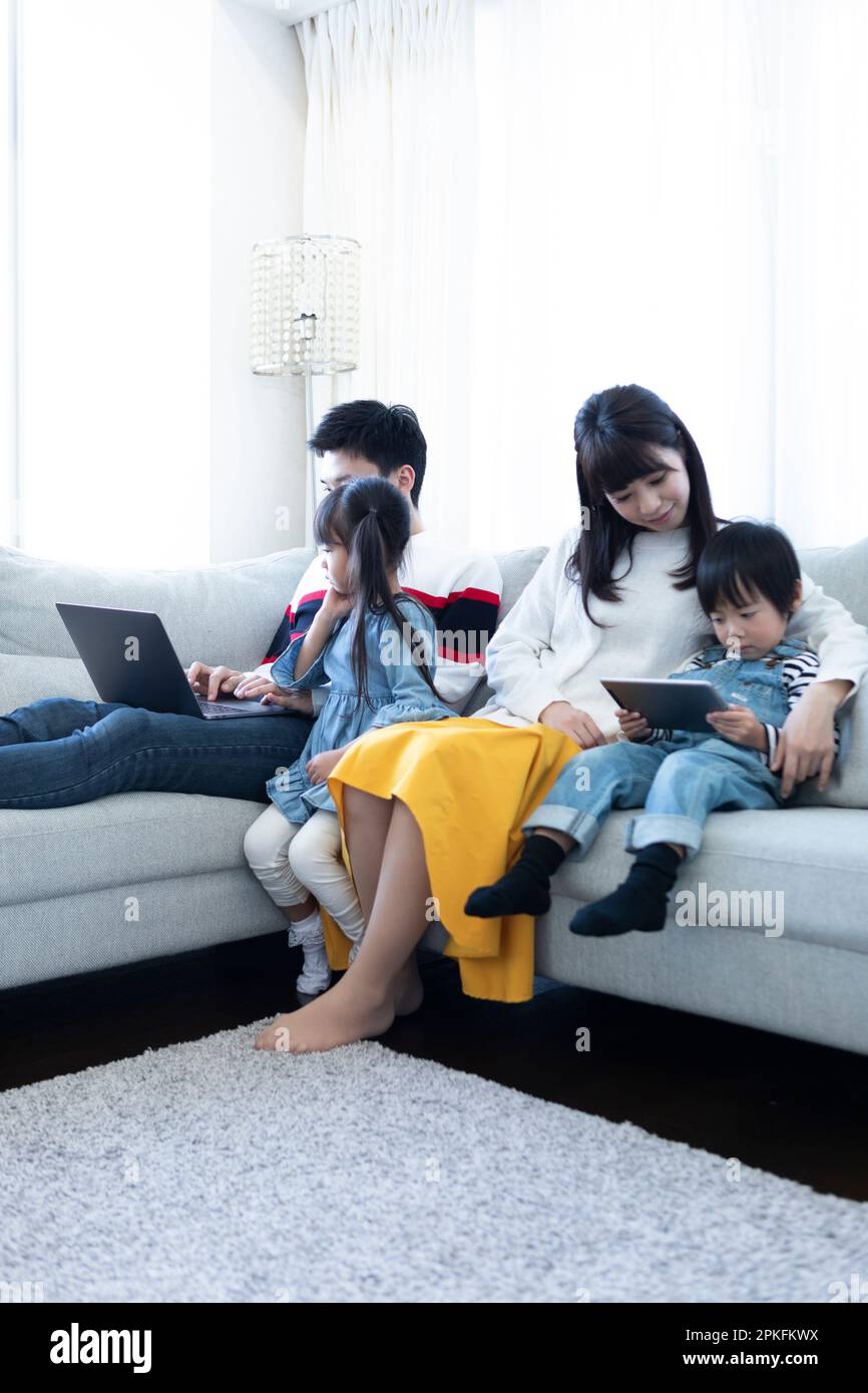 Watching computer family hi-res stock photography and images - Alamy