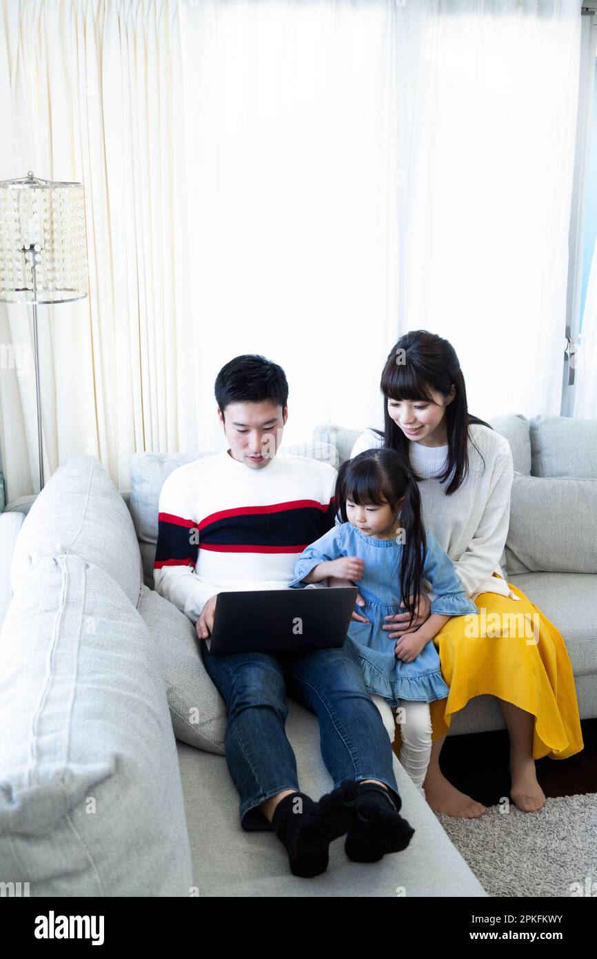 Family watching computer Stock Photo - Alamy