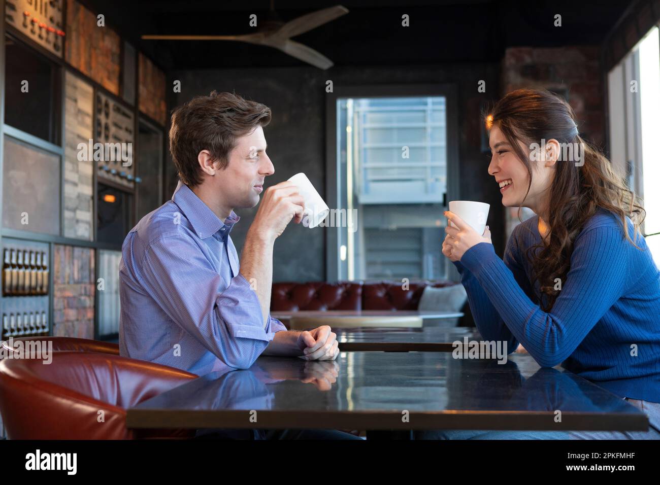 A couple chatting at a cafe Stock Photo - Alamy