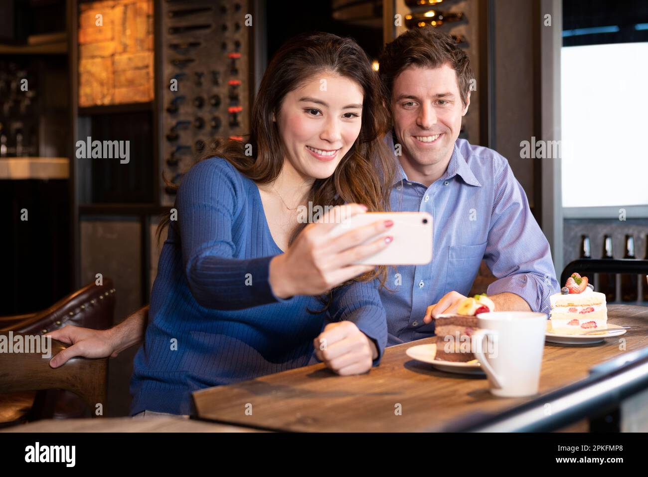 Shooting holiday selfie hi-res stock photography and images - Alamy