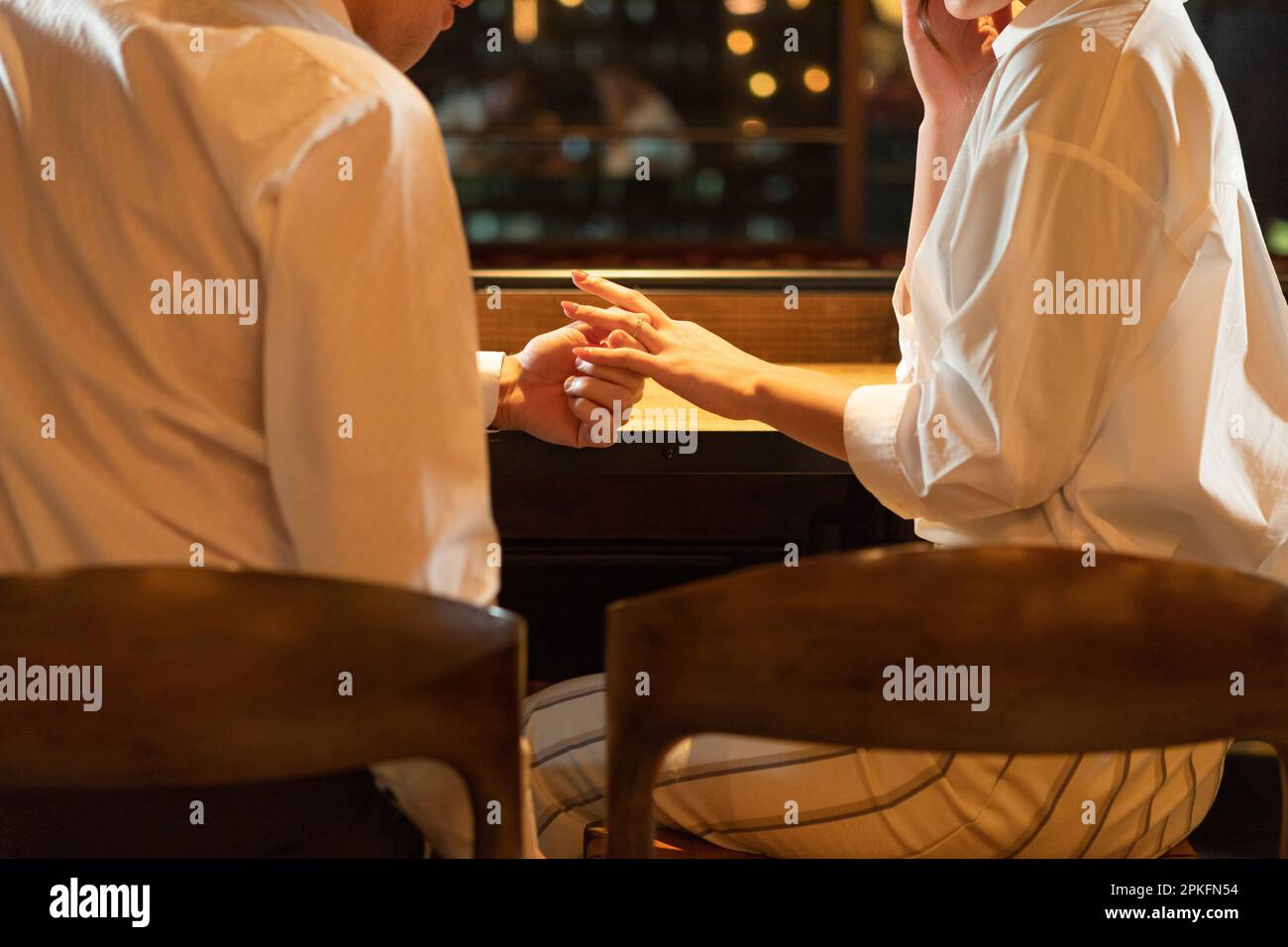 Man giving a ring Stock Photo - Alamy
