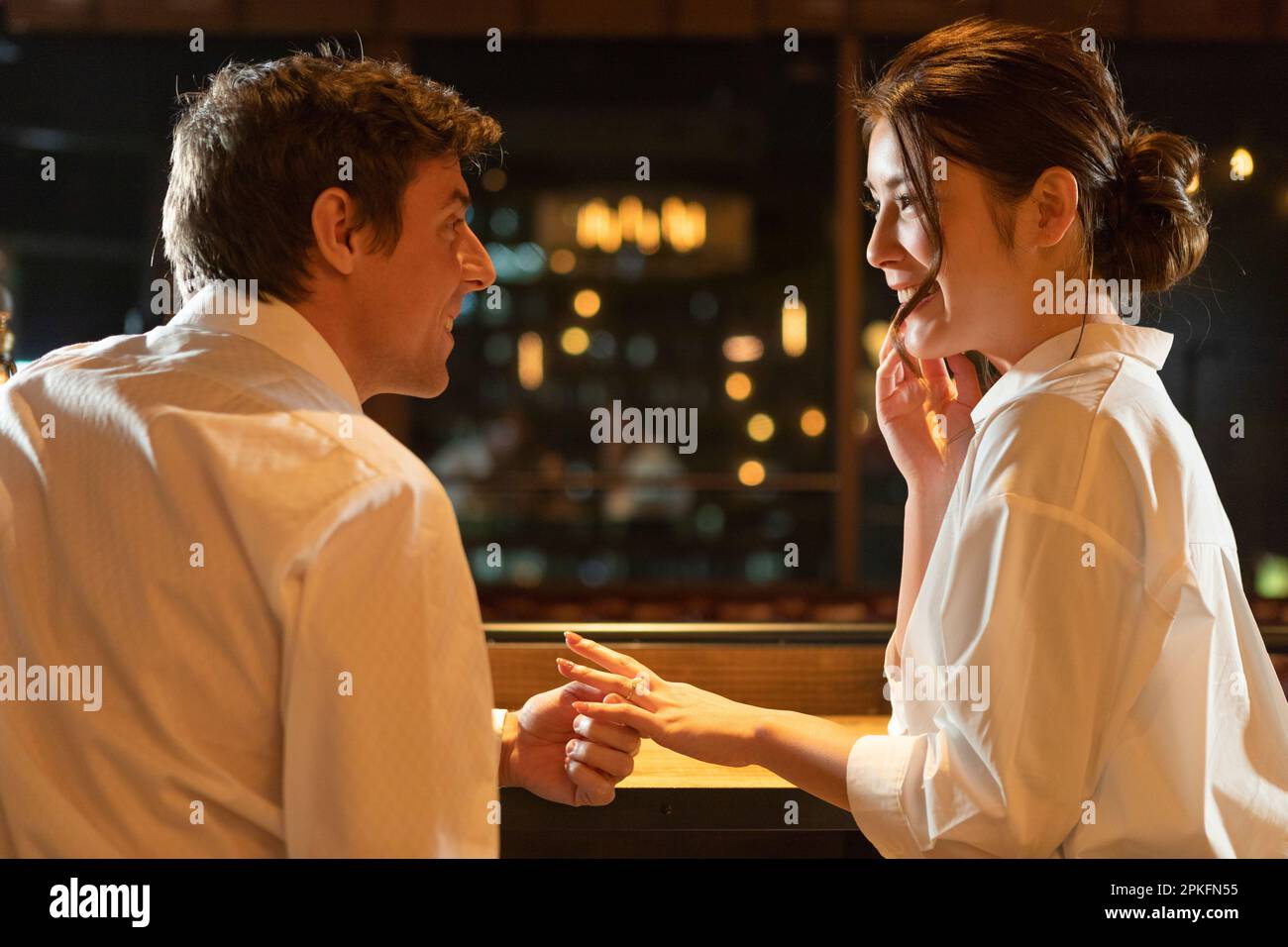 Man giving a ring Stock Photo - Alamy