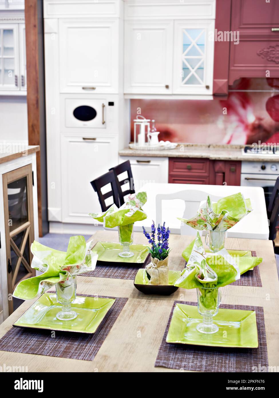 Beautiful table decorations hi-res stock photography and images - Alamy