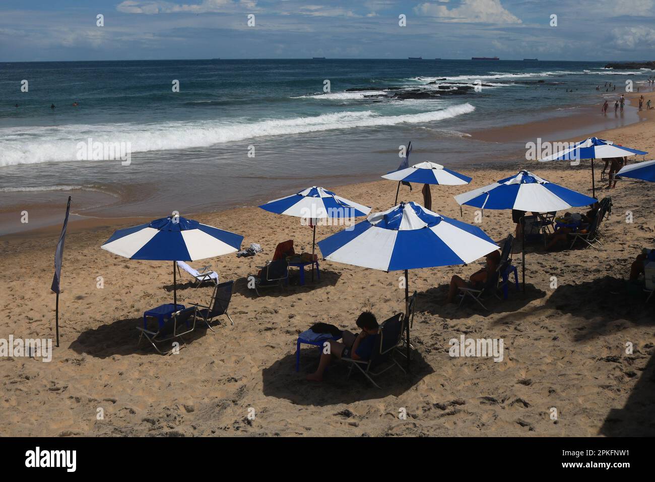 Salvador, Brazil. 07th Apr, 2023. Movement of bathers on the beaches of ...