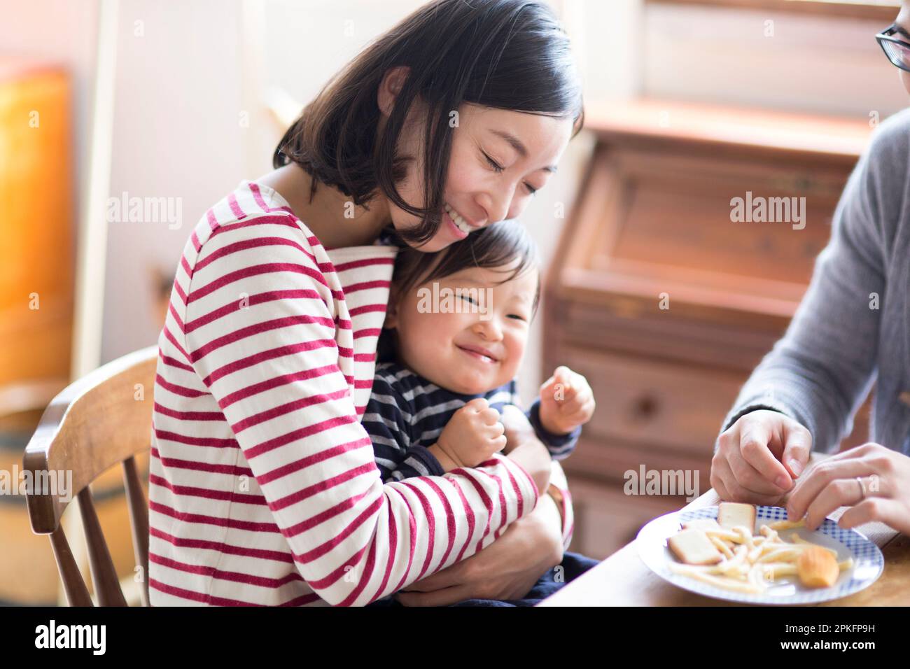 Family eating a snack Stock Photo - Alamy