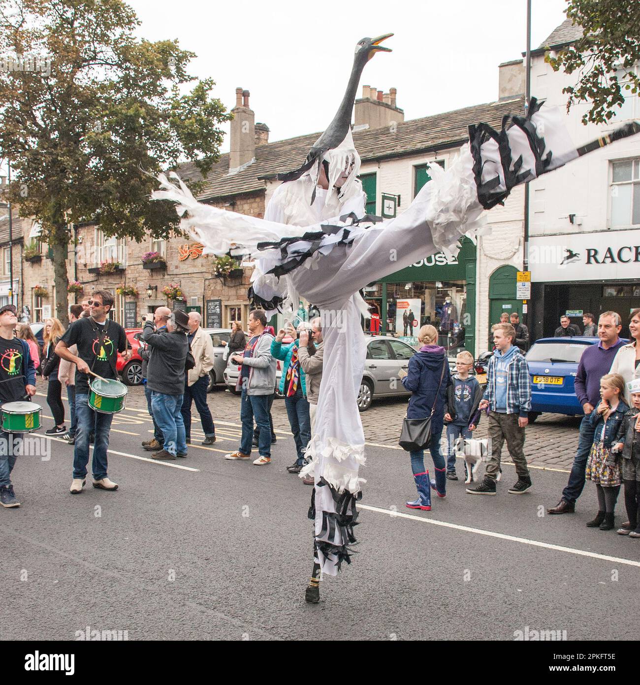 Stilts walker at skipton puppet festival hi-res stock photography and ...