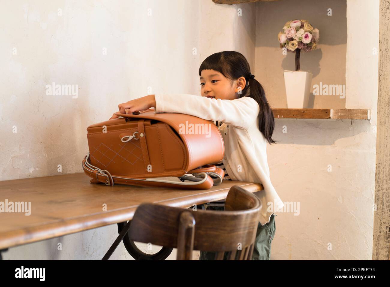 Open school bag hi-res stock photography and images - Alamy