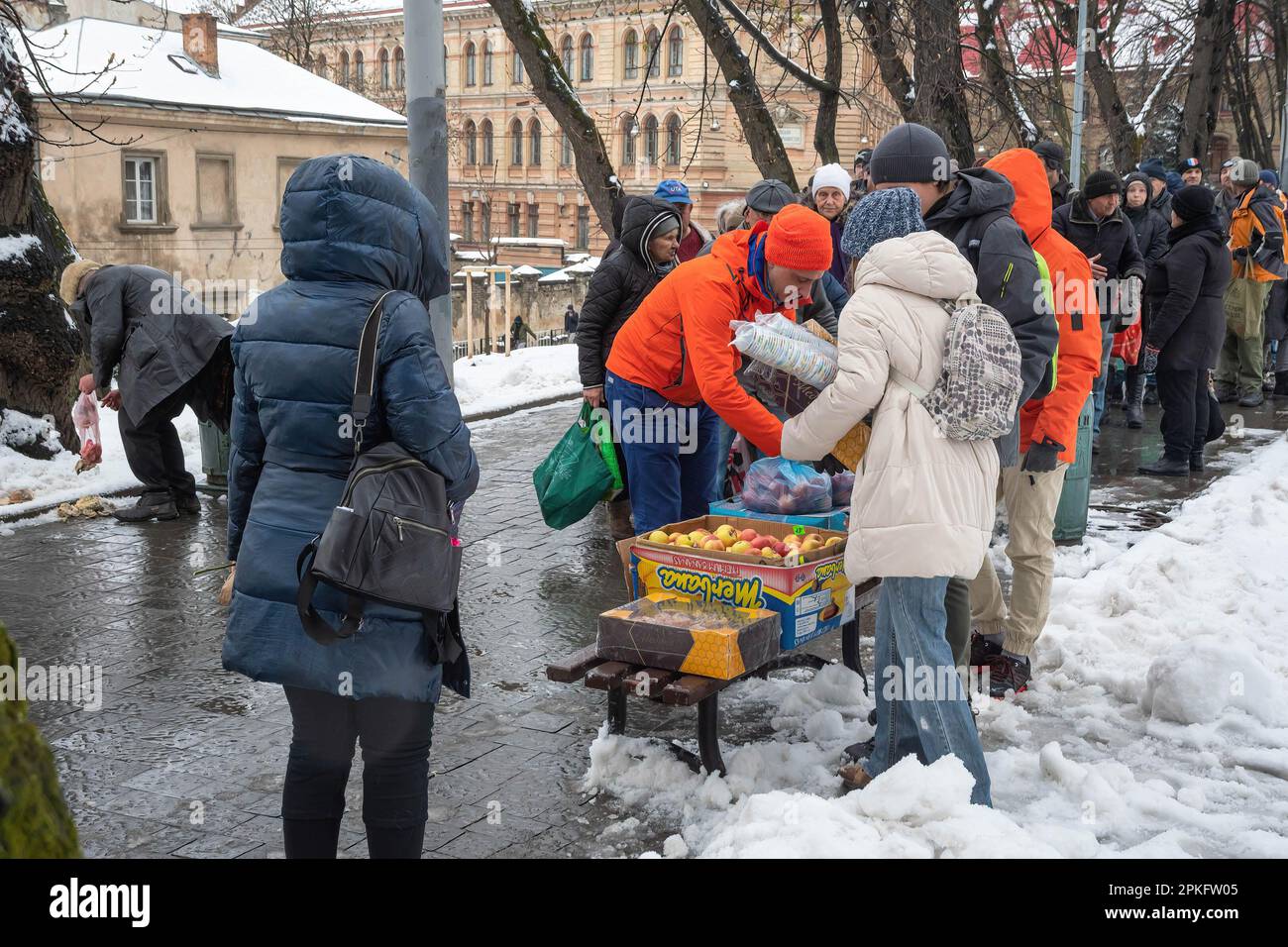 Homeless food line hi-res stock photography and images - Alamy