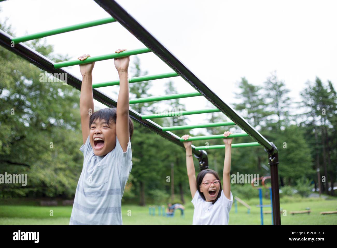 Children doing cartwheels hi-res stock photography and images - Alamy