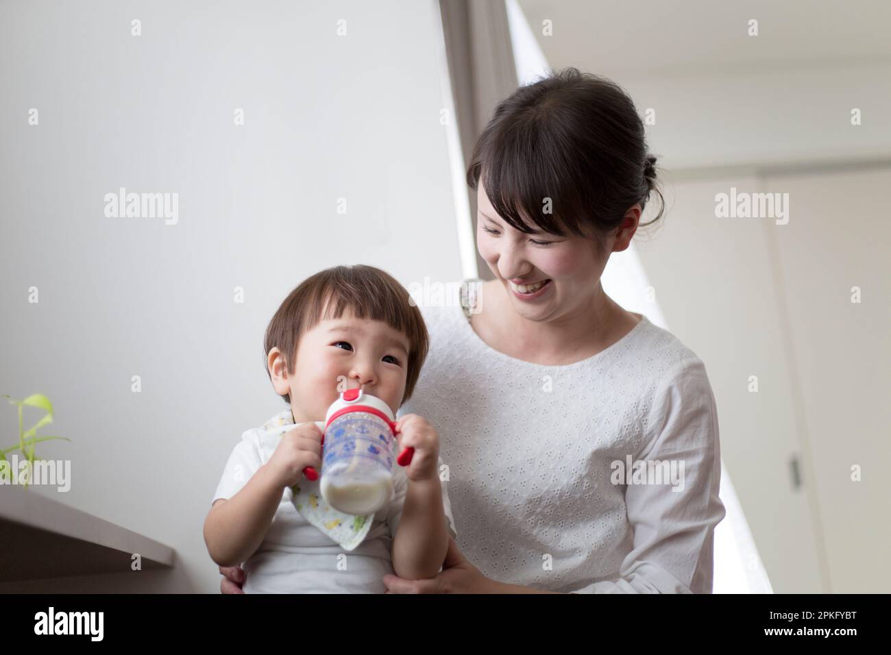 Giving baby milk hi-res stock photography and images - Alamy