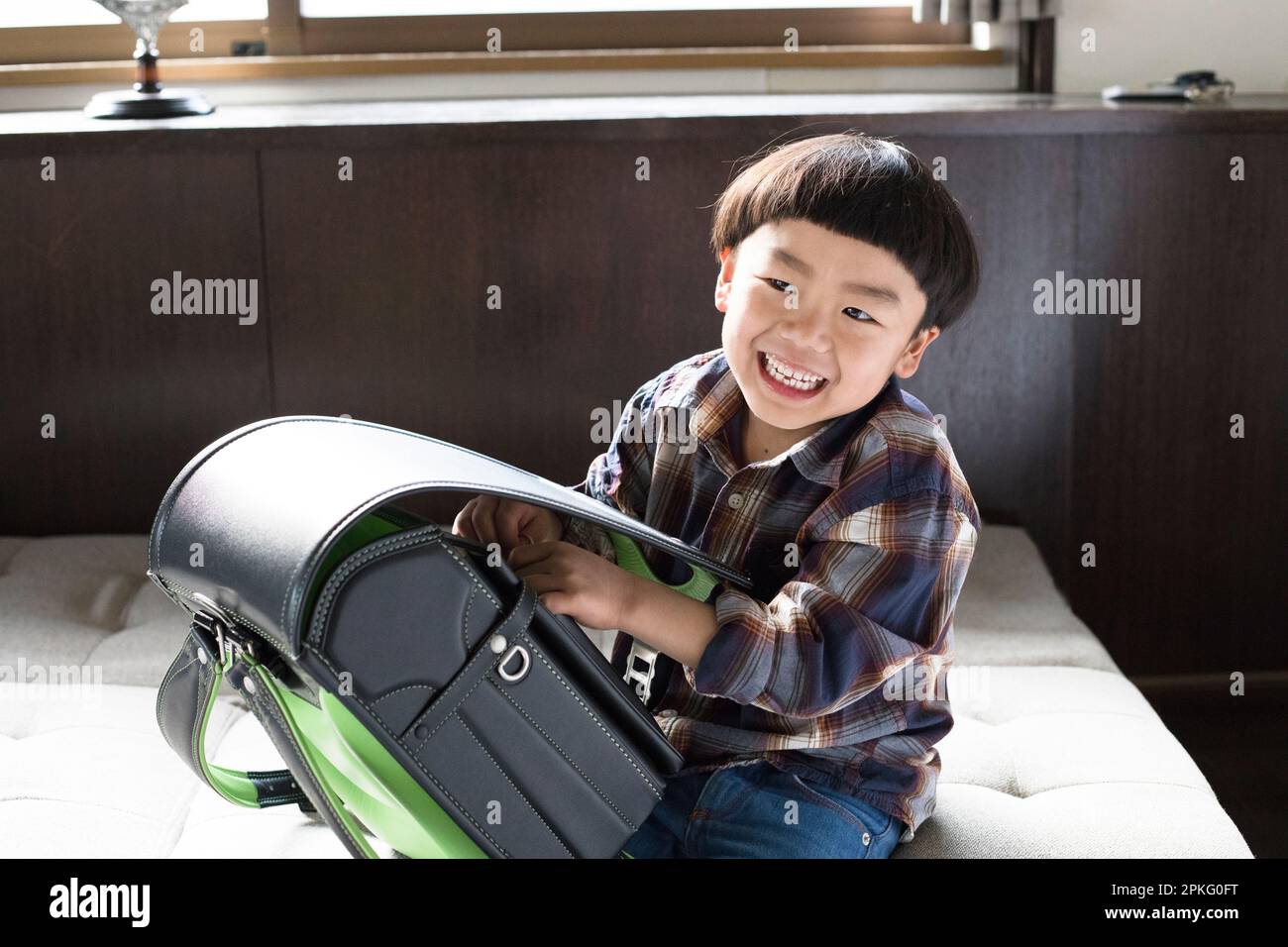 Open school bag hi-res stock photography and images - Alamy