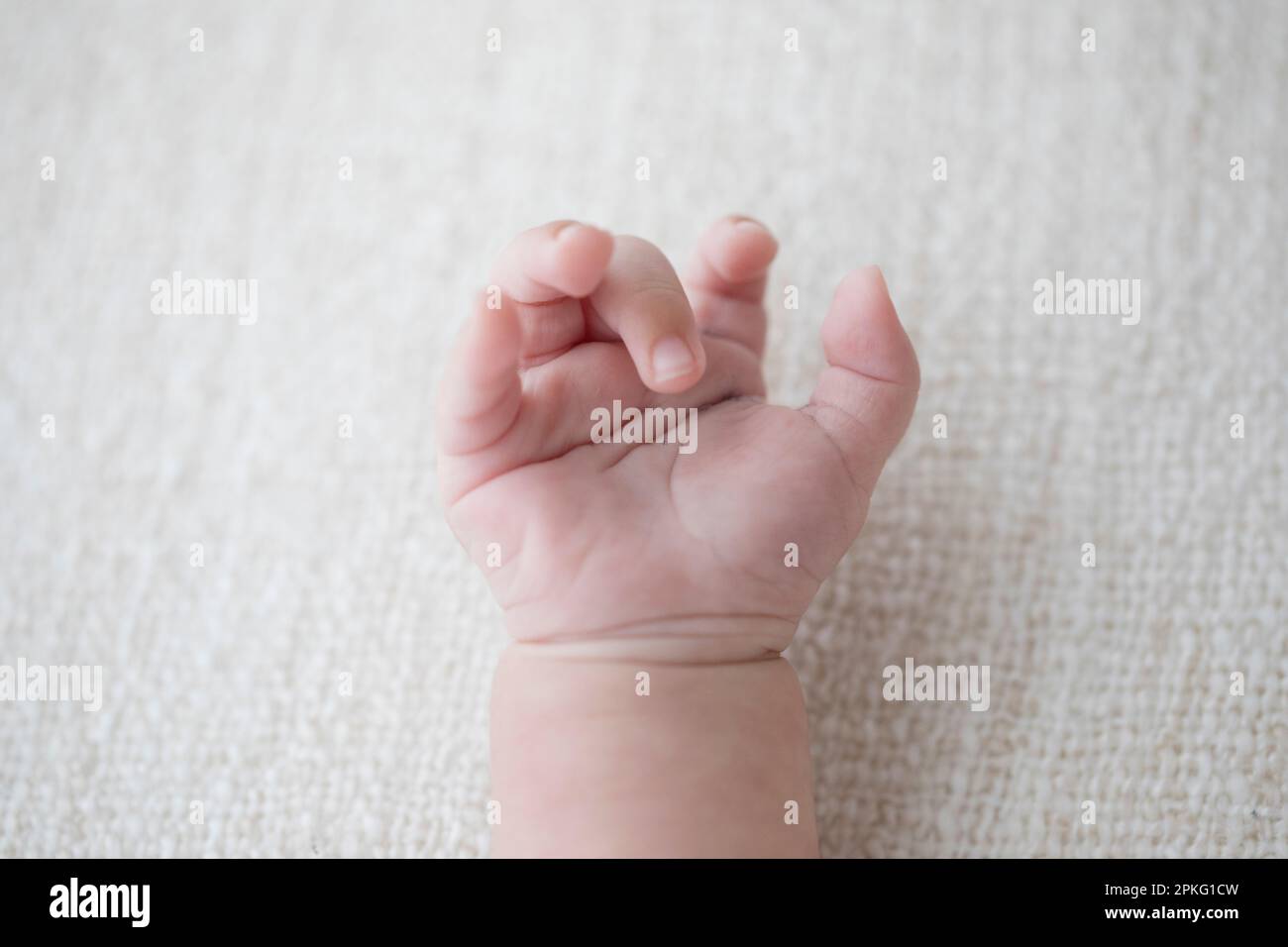 Babys hands hi-res stock photography and images - Alamy