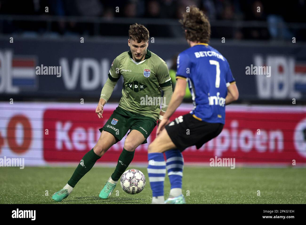 EINDHOVEN - (lr) Luis Gorlich of PEC Zwolle, Jasper Dahlhaus of FC ...