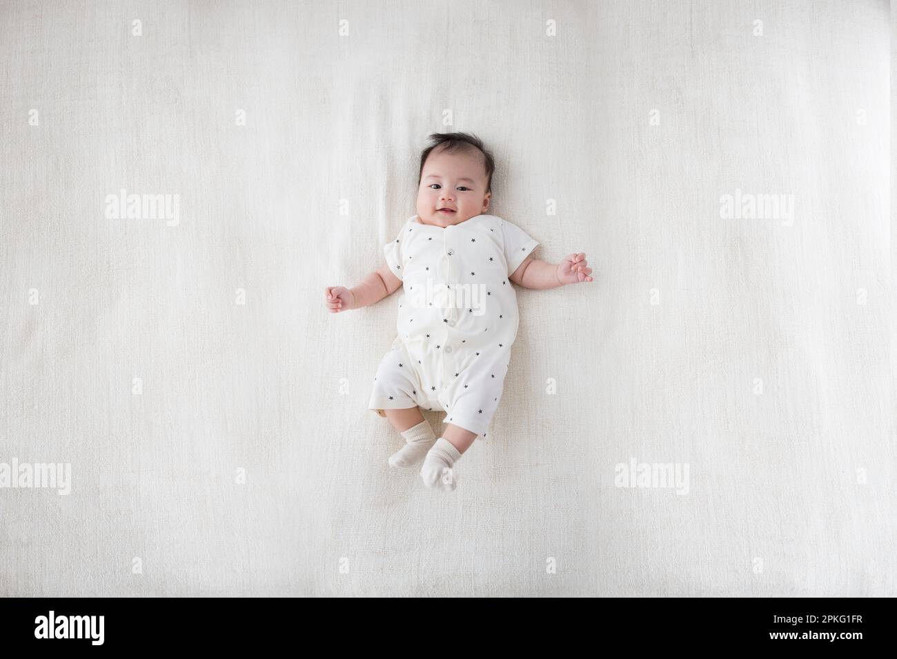 Sleeping asian baby full body hi-res stock photography and images - Alamy