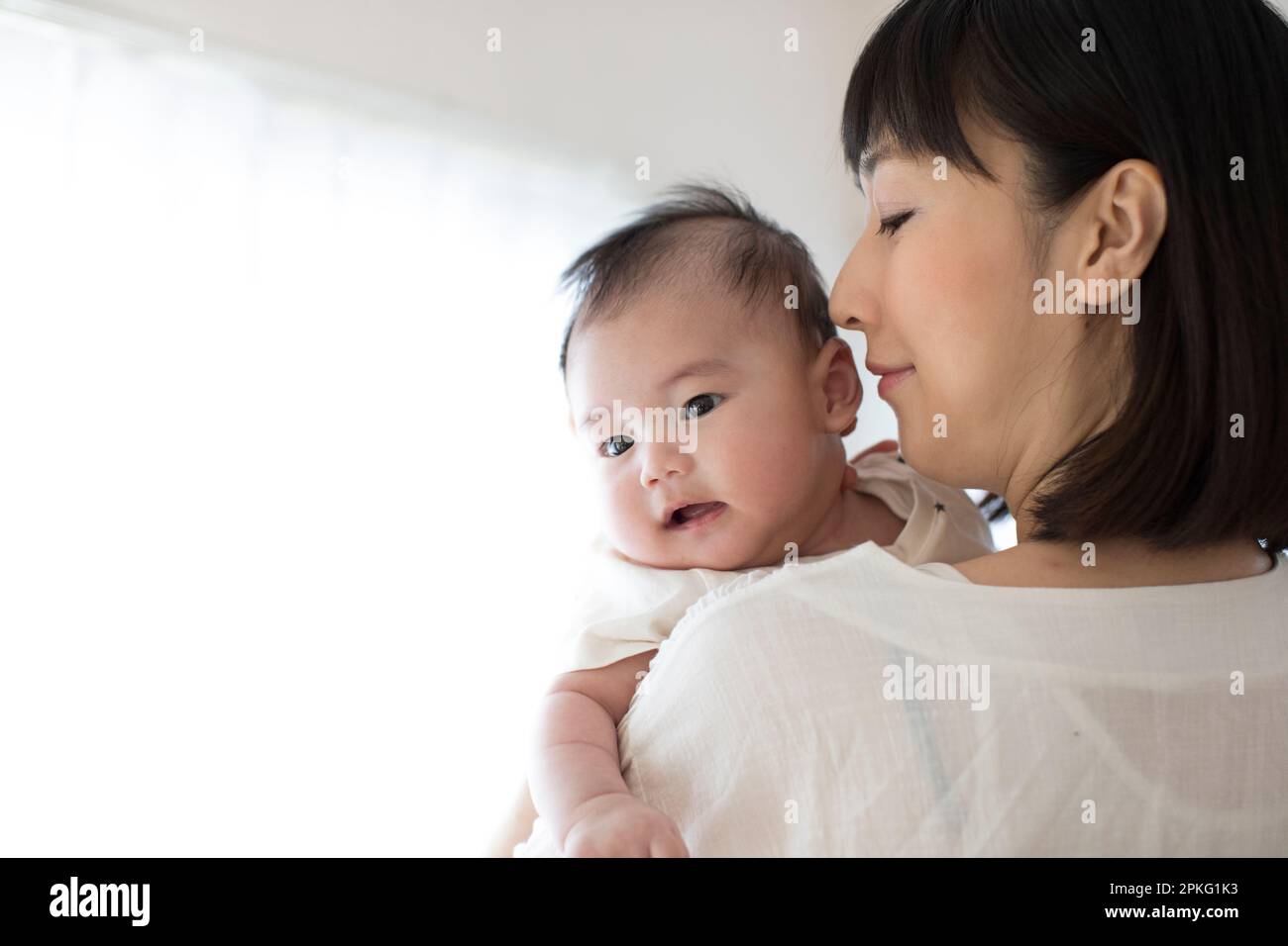 Child being held by parent hi-res stock photography and images - Alamy