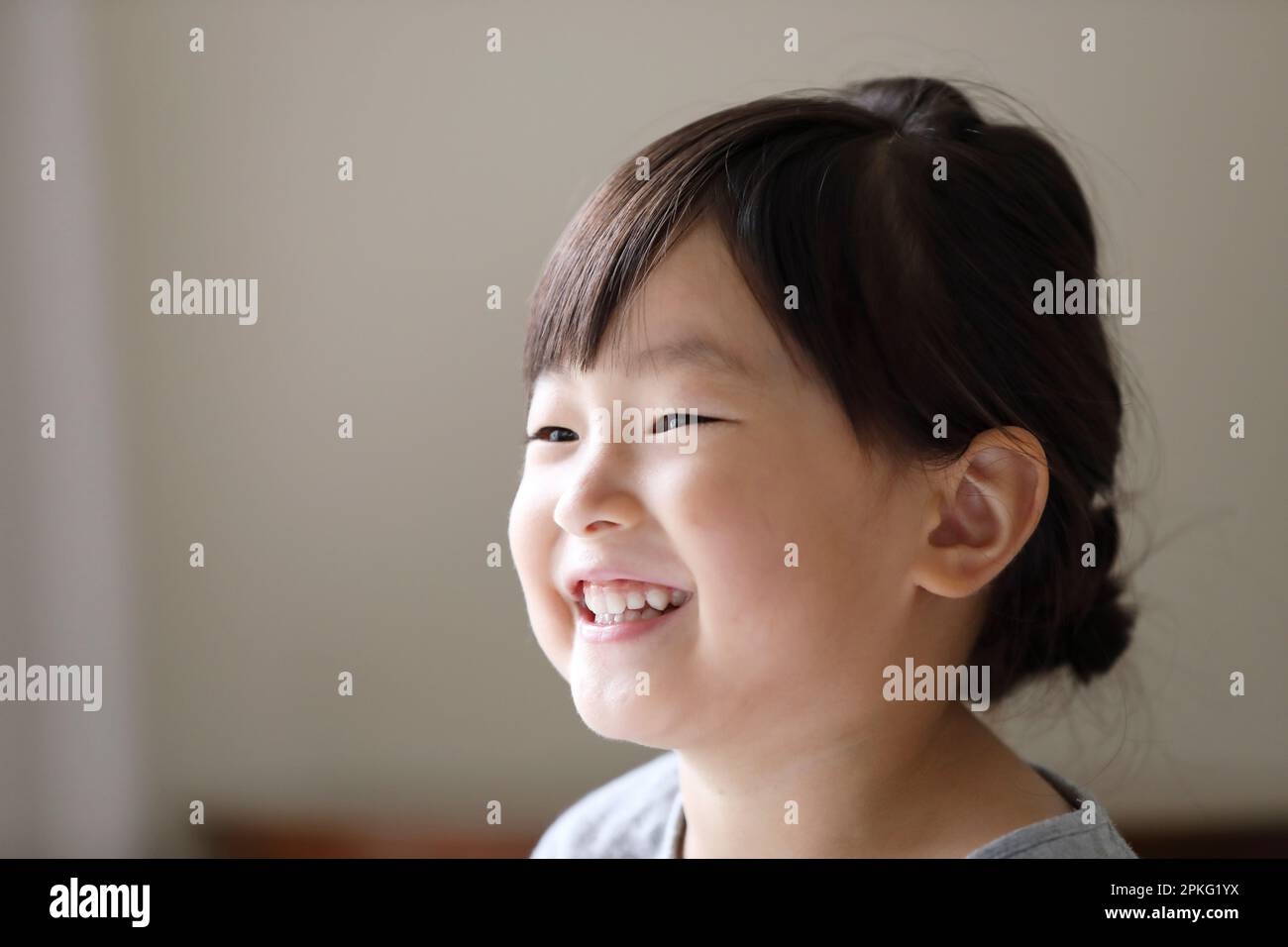 Girl japanese smiling hi-res stock photography and images - Alamy
