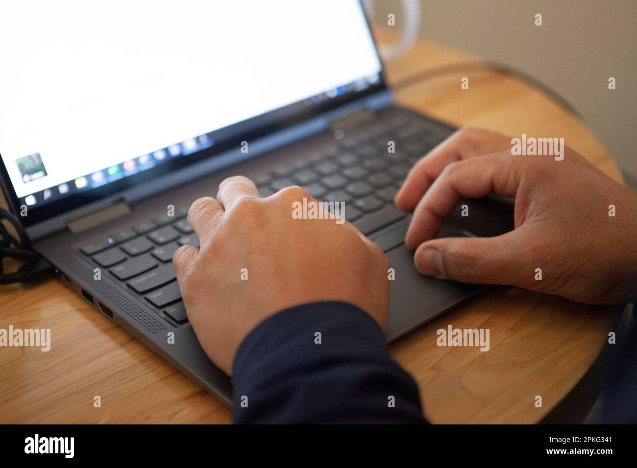 Laptop screen typing hi-res stock photography and images - Alamy